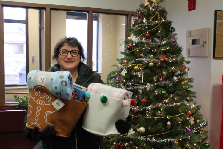 Spreading holiday spirit through Cheer Club | News, Sports, Jobs - The ...